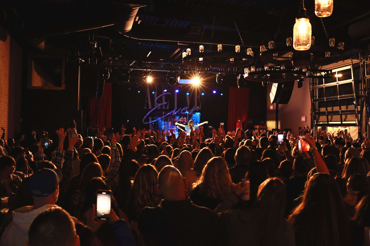 Off The Rails | Live Music & BBQ